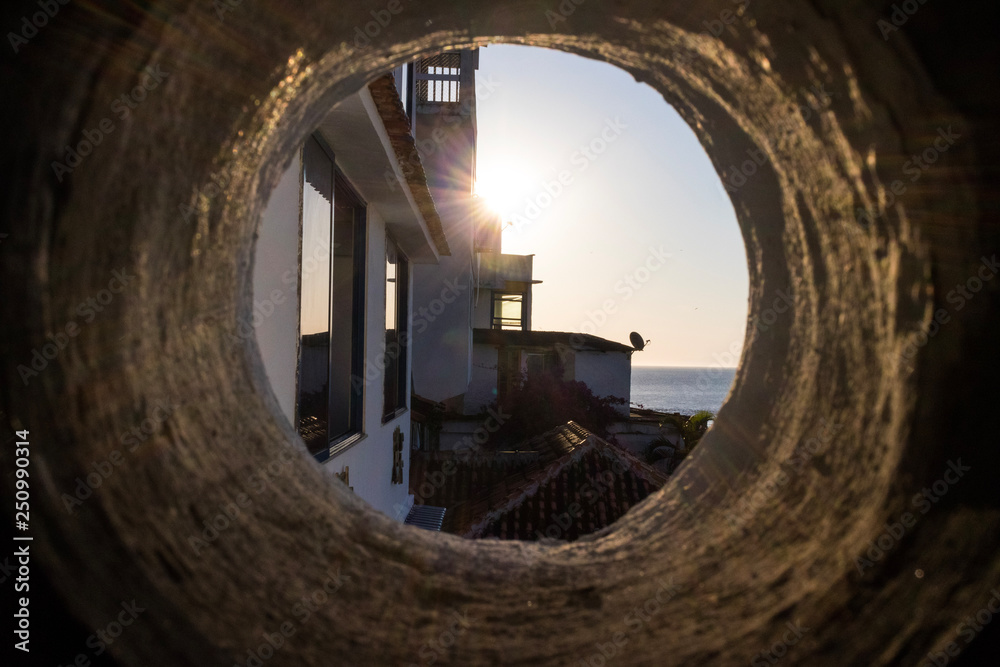 Peeping hole Stock 写真 | Adobe Stock