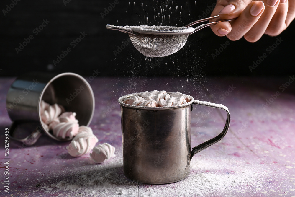 Sprinkling of sugar powder on hot cacao drink in mug Stock Photo ...