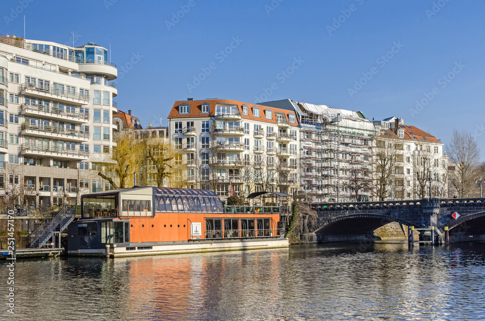 River Spree and the Spree-Bogen with the residential buildings, the ...