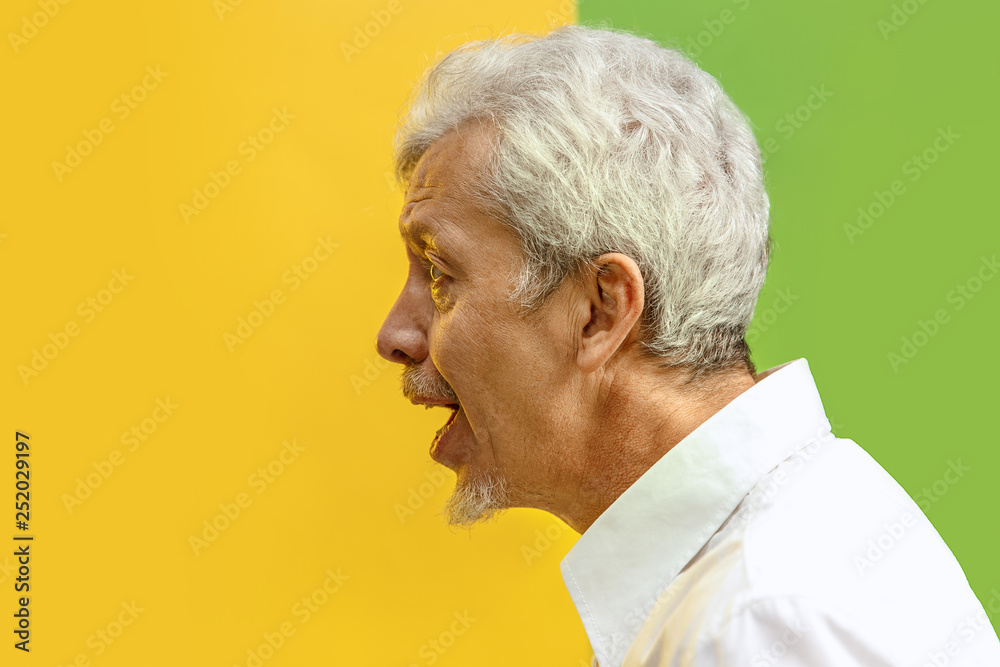 Screaming, hate, rage. Crying emotional angry man screaming on studio ...