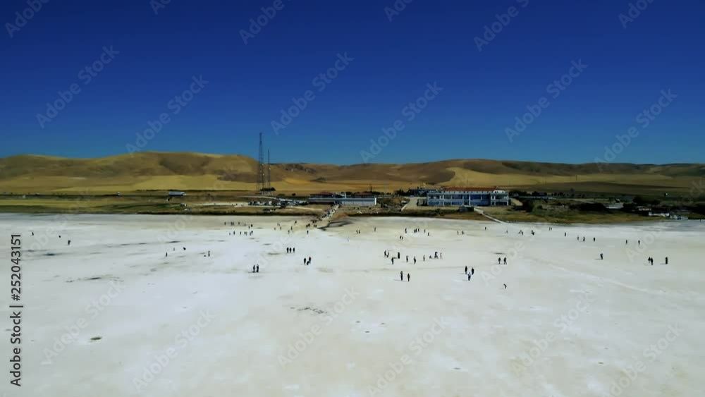 Lake Tuz tourist center with many people exploring the salt flats ...