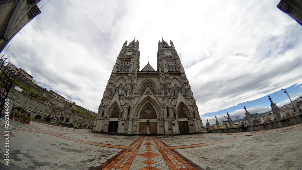 The Basilica of the National Vow (Basílica del Voto Nacional), Quito ...