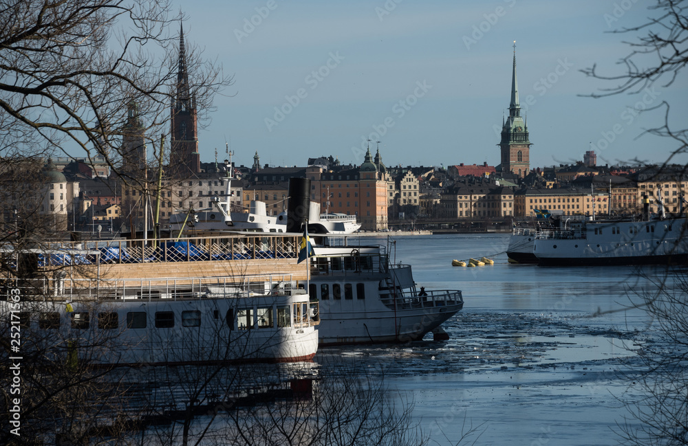Photo & Art Print An sunny early spring day in Stockholm, view over a ...