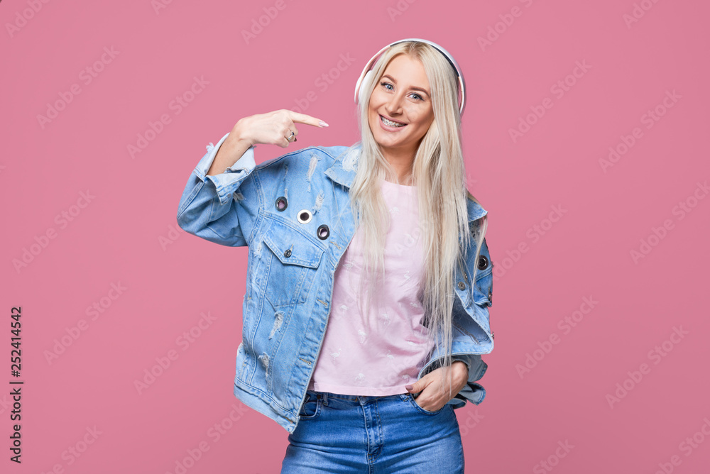Dentistry and health concept. Pretty young blond woman with broad ...