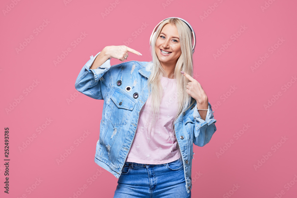 Dentistry and health concept. Pretty young blond woman with broad ...