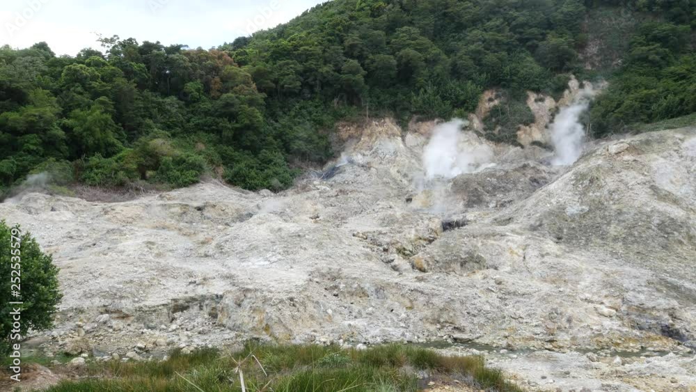 Vidéo Stock Sulphur Springs volcano in St. Lucia is considered as the ...