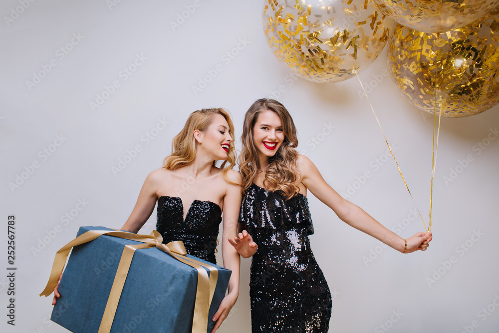 Extravagant Dresses Party