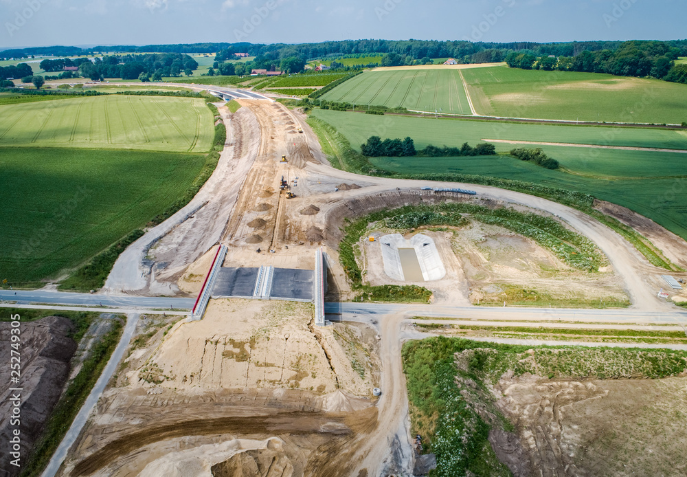 Straßenbau - Luftbild - Baustelle einer neuen Autobahn Stock-Foto ...