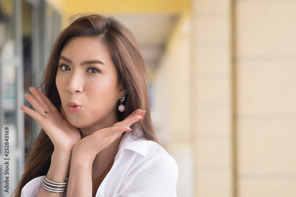 excited woman shouting, screaming with surprise and interest; portrait ...