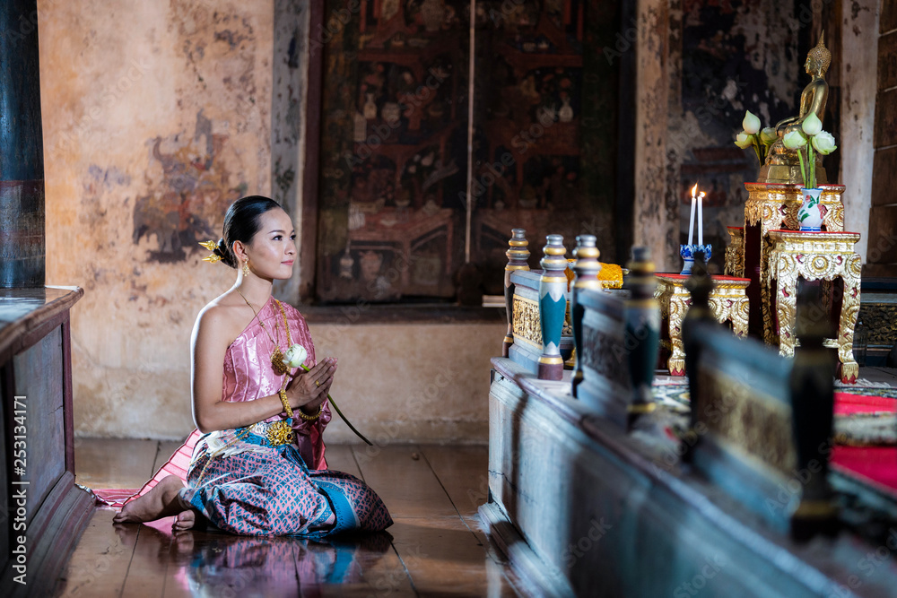 Thai buddhist woman in Thailand traditional dress costume pray in front ...