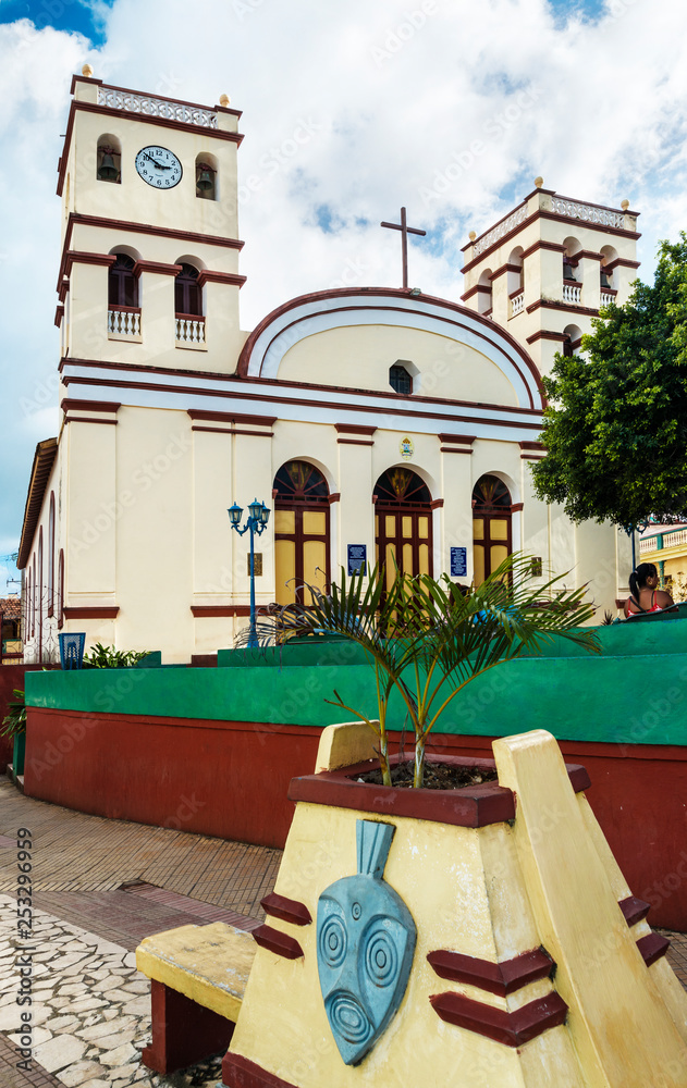 Kuba, Baracoa; Die alte, traditionsreiche Kirche Im Stadtzentrum von ...