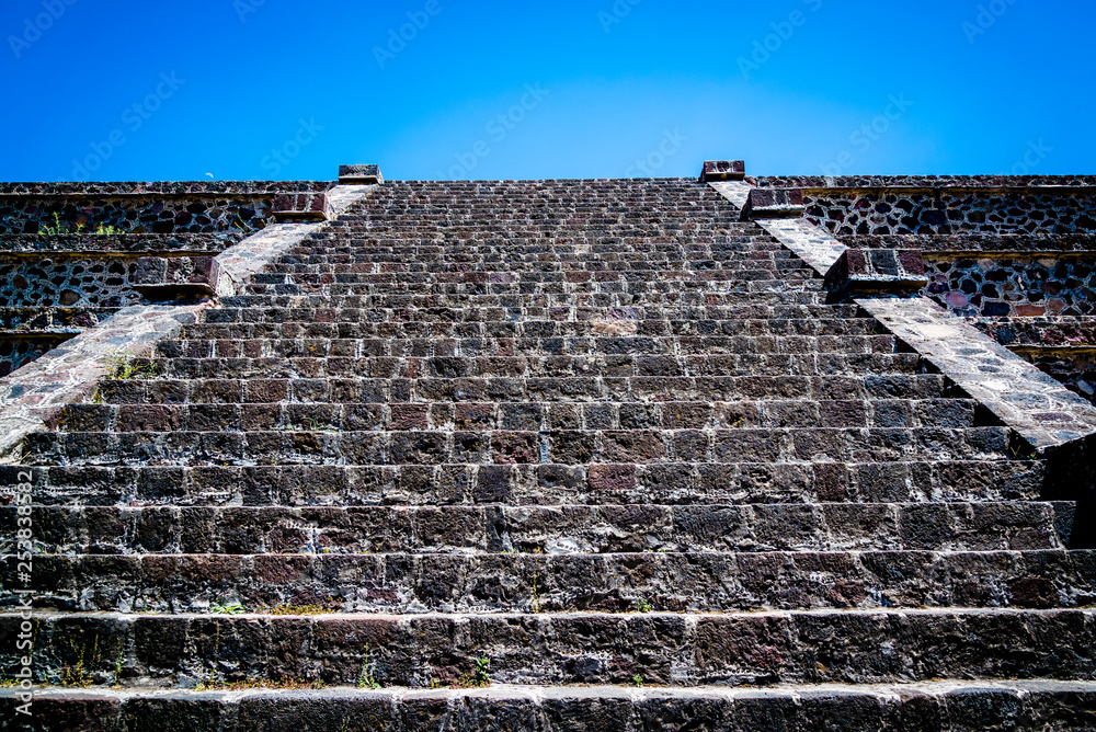 Platform along the Avenue of the Dead showing the talud-tablero ...