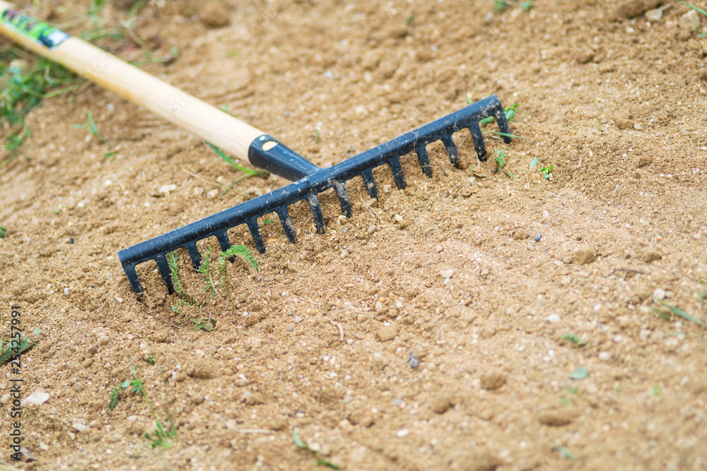 Foto de Working In Garden With Rake Leveling Ground. Work In Garden ...