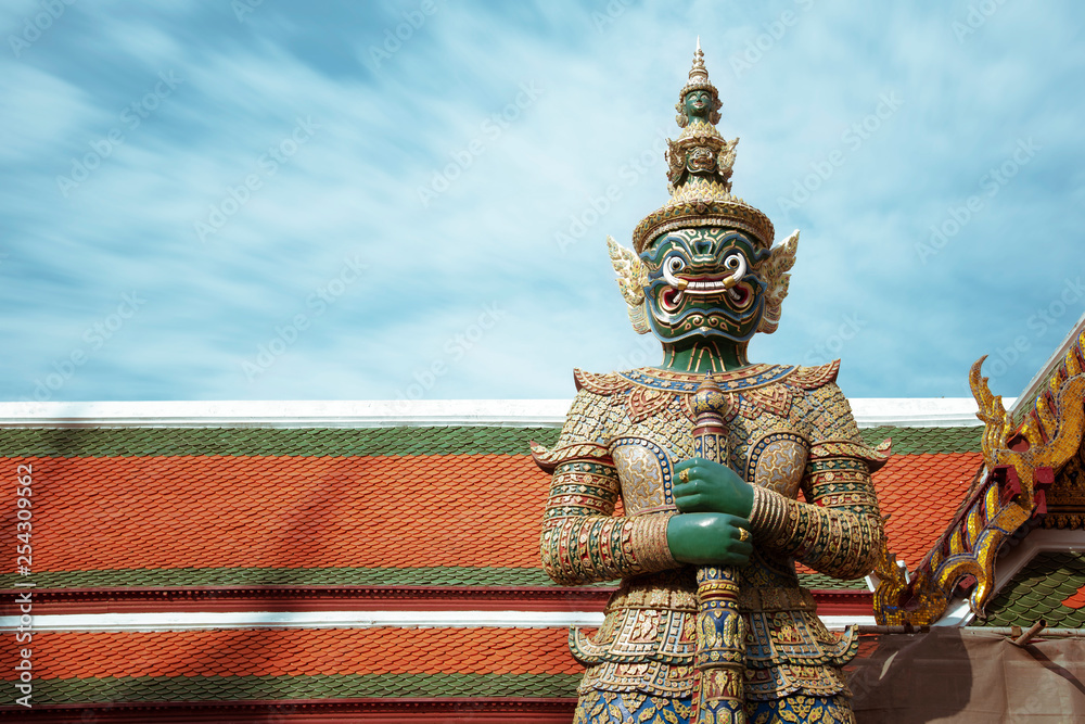 Important tourist attractions Phra Kaeo Temple, Phra Sri Rattana Temple ...