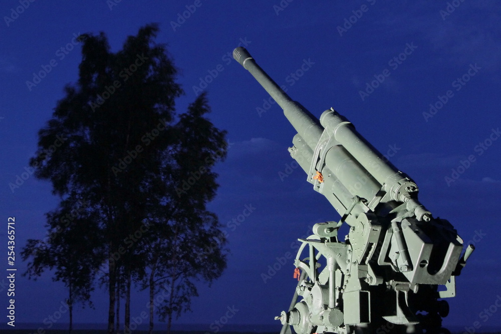 85-mm anti-aircraft gun at the "Ring of the Ring" memorial in St ...