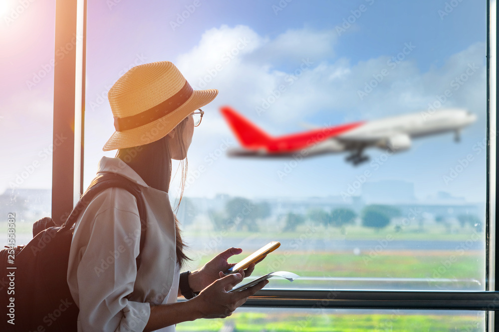 passenger tourist or traveller late, delay checking in the gate ...