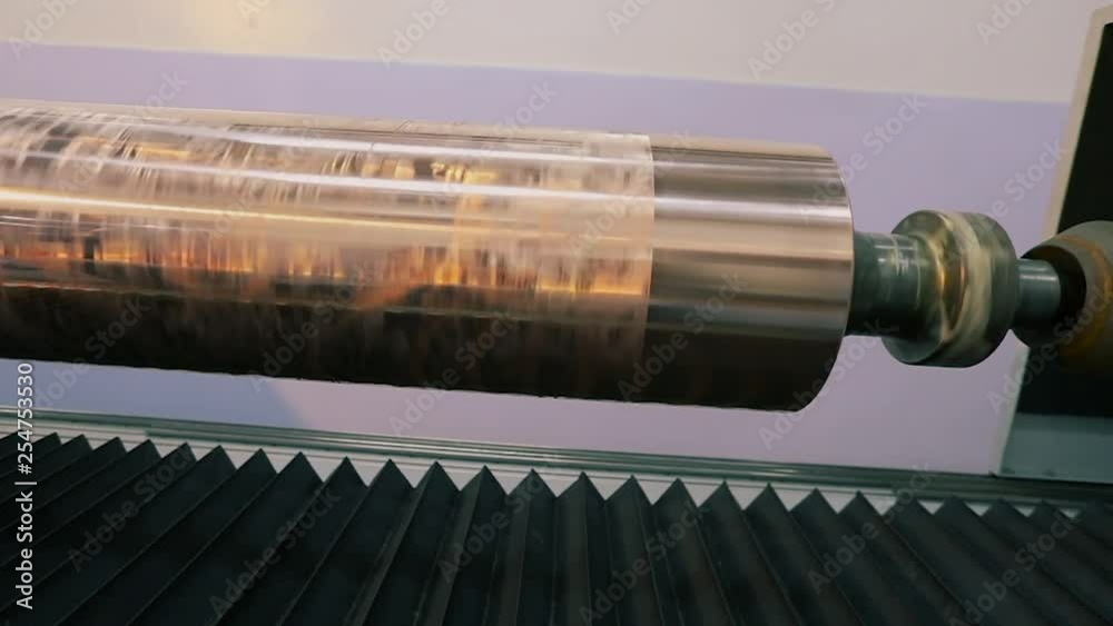 Vidéo Stock Printed shaft. Cylindrical press for wallpaper printing ...