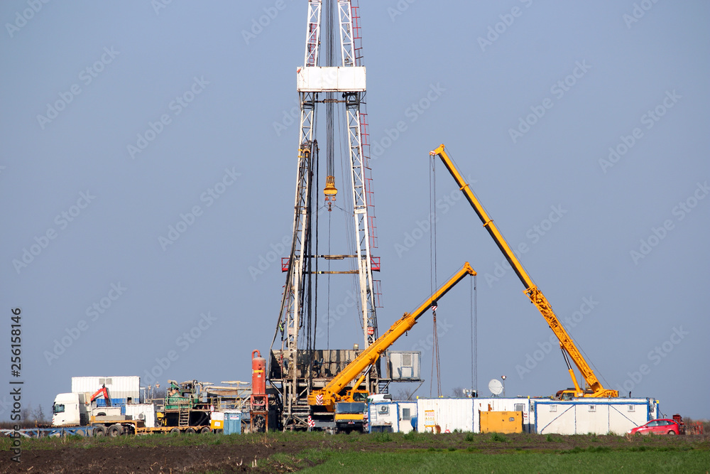 land oil drilling rig and cranes on oilfield mining industry Stock ...