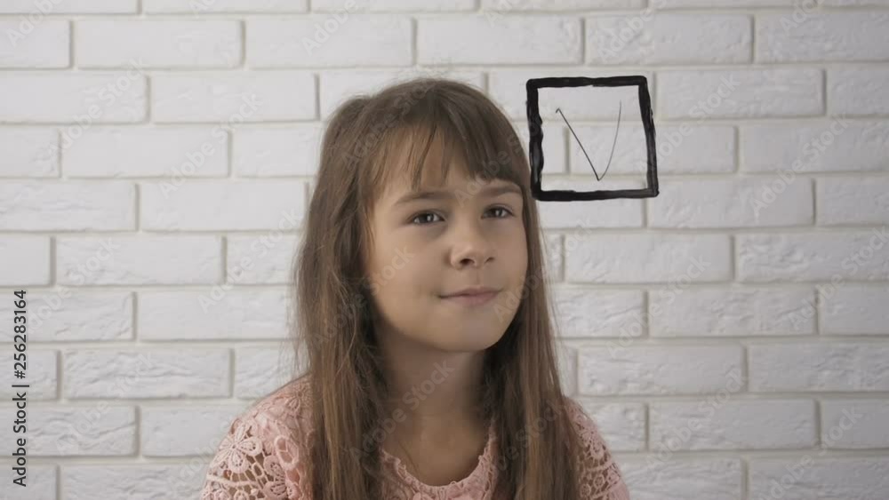 Selection. A little girl puts a check mark in an empty box. vídeo do ...