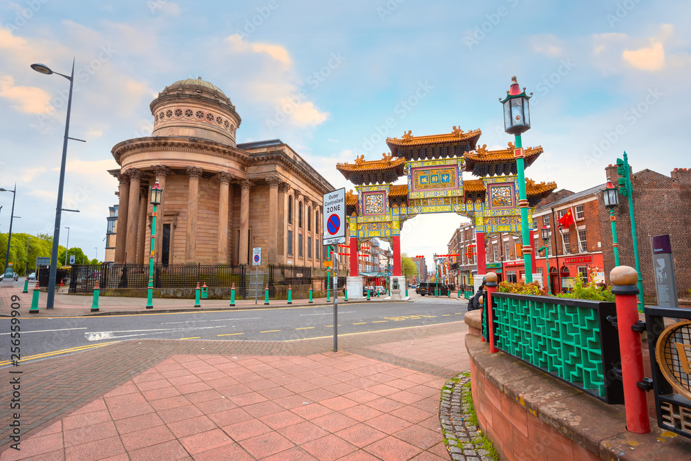 Liverpool Chinatown in the UK, the biggest Chinese community in Europe ...