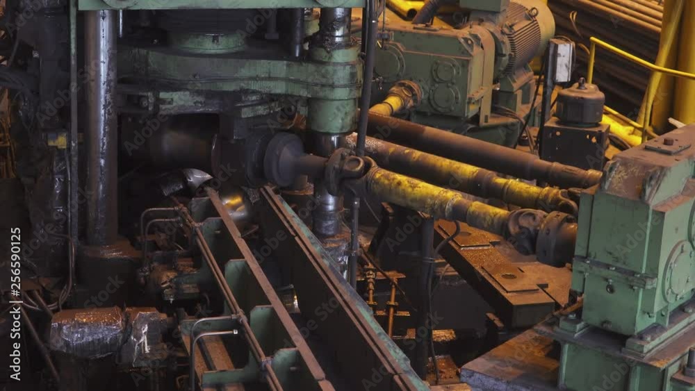 Production of steel pipes, the process of crimping and forming pipes ...