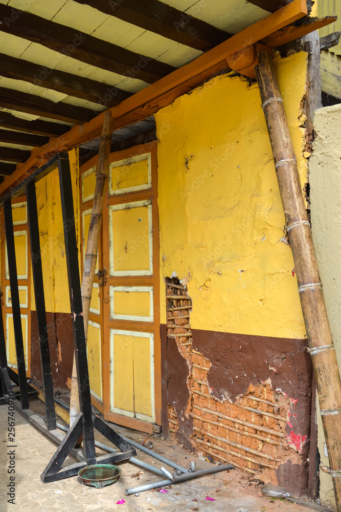 Pared vieja con rasgos de vejez en la pared Stock Photo | Adobe Stock