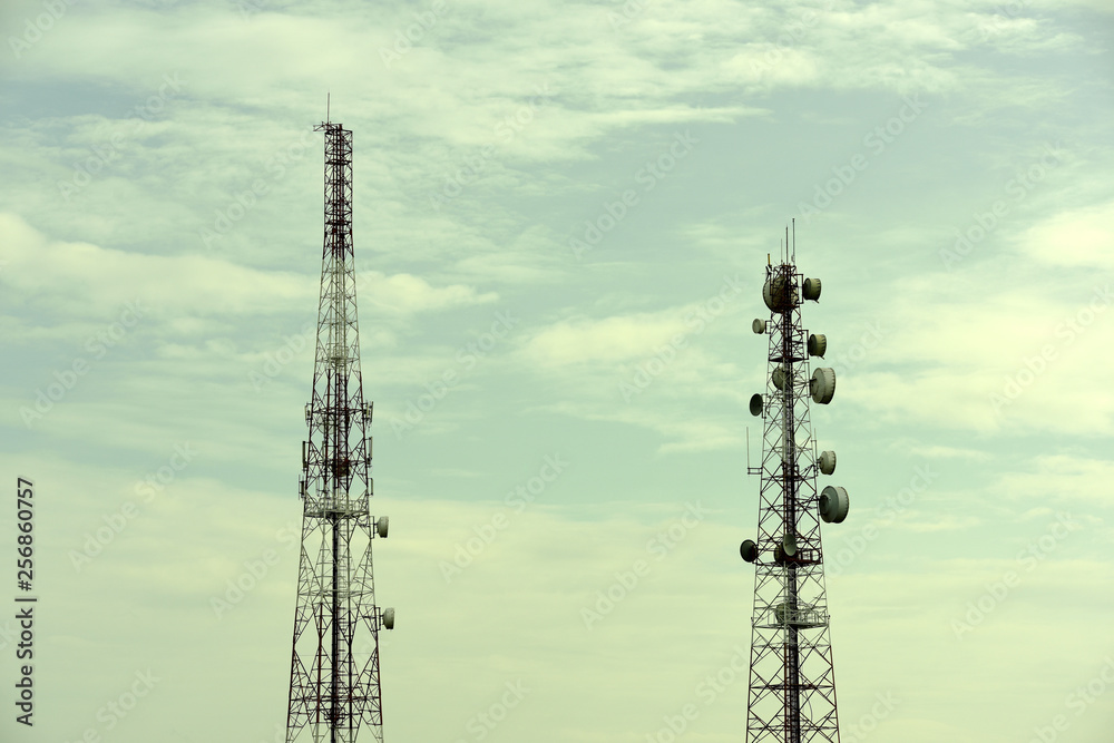 Telecommunication tower with cell phone antenna system ...