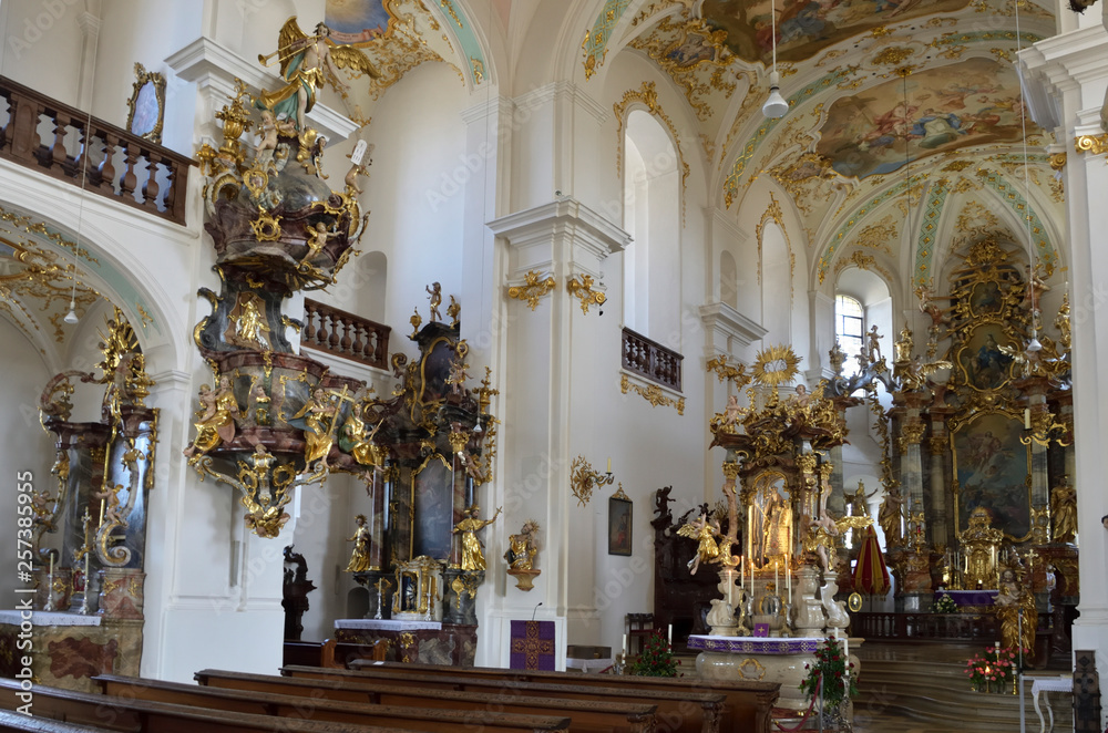 Langhaus der Wallfahrtsbasilika Maria Brünnlein, Wemding Stock Photo ...