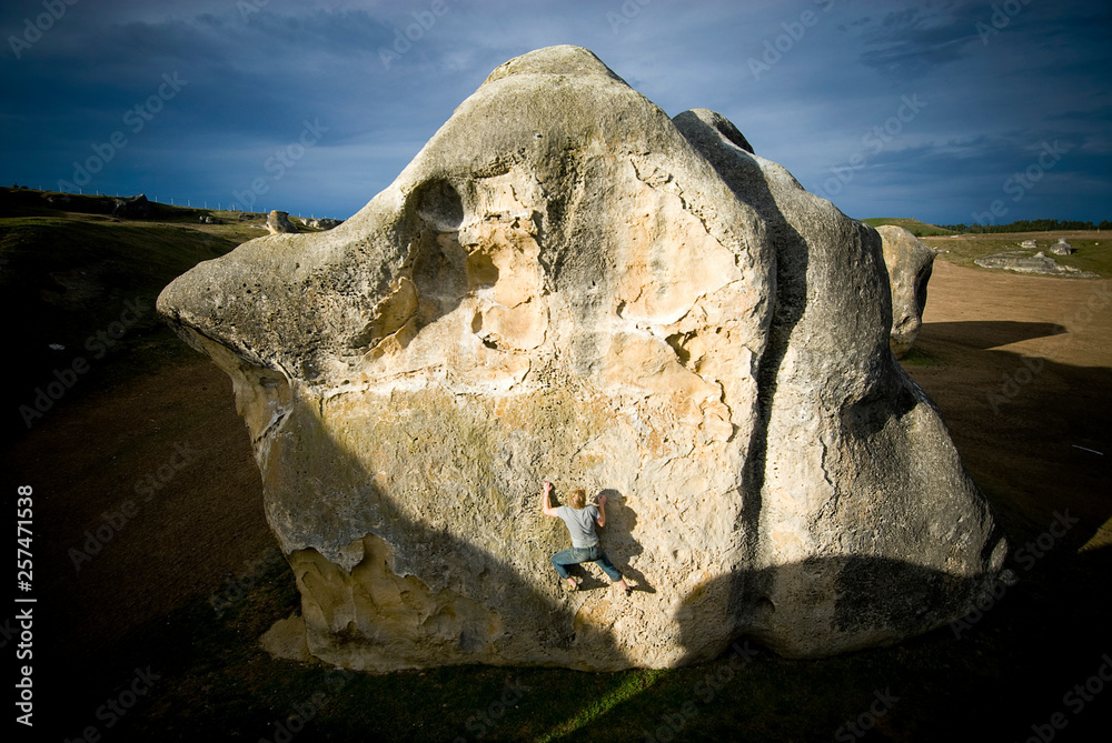 Taylor Swift traverses into the light while bouldering in Elephant ...
