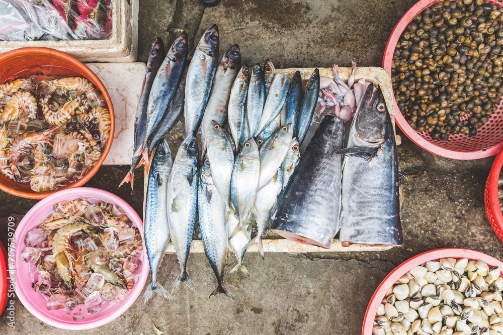 Vietnam, Hanoi, fish and seafood on sale at local market in the old ...