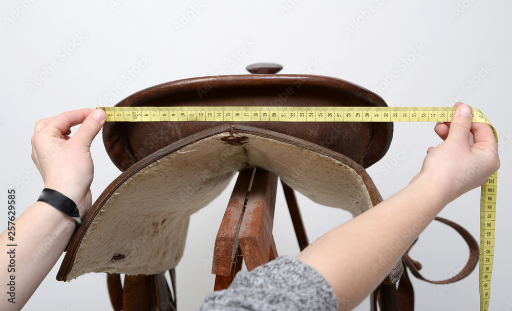 sattel details reitsattel westernsattel leder handarbeit sattler Stock ...