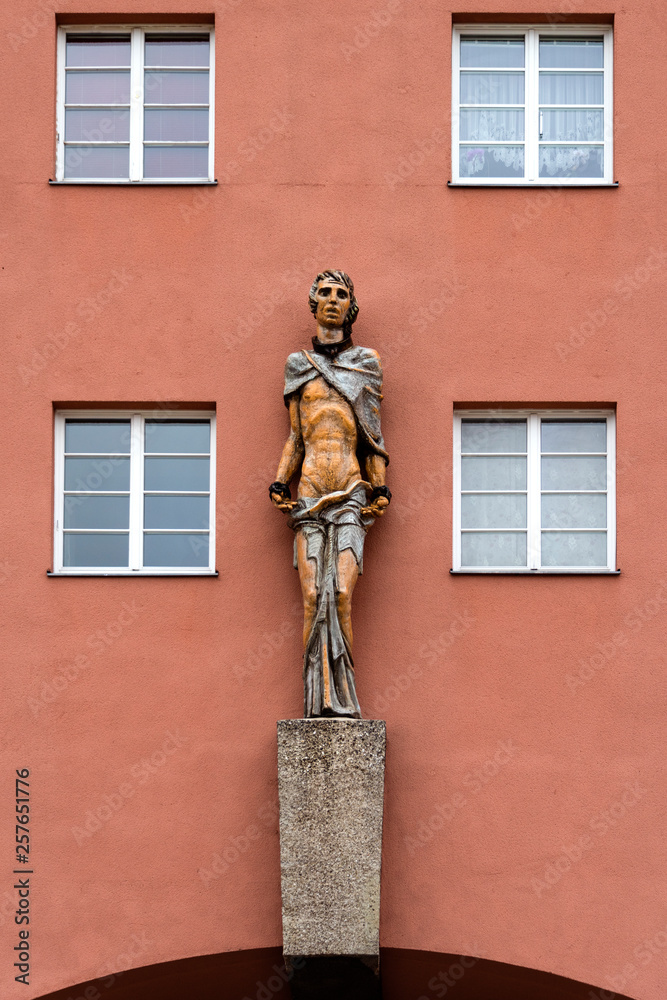Austria, Vienna, Karl-Marx-Hof: Detail front view of famous municipal ...