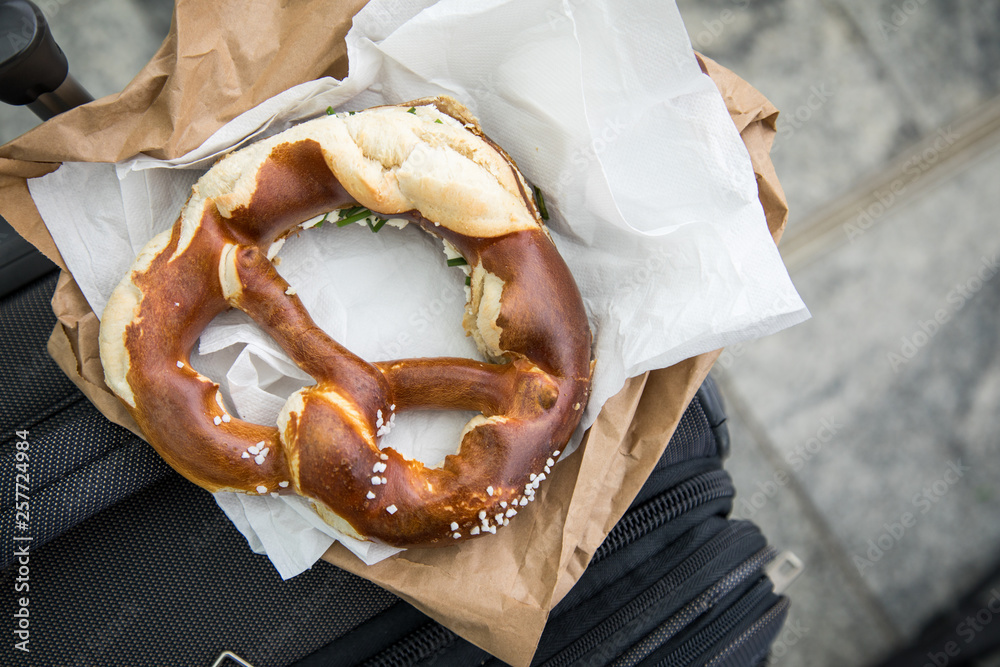 Deutsche Schnittlauchbrezel Brezel mit Schnittlauch, Butter und ...