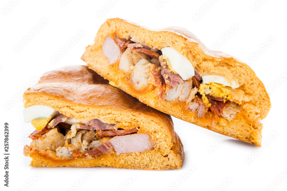 Hornazo tradicional de la Semana Santa en España aislado sobre un fondo ...