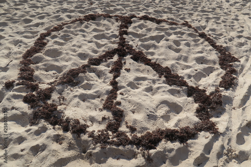 peace beach sand alga, Peace sign at the beach, love in the sand ...