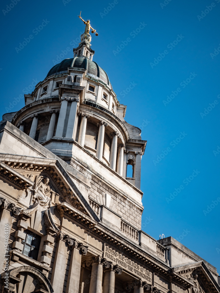 Fotka „The Old Bailey, London, UK. The landmark Central Criminal Court ...