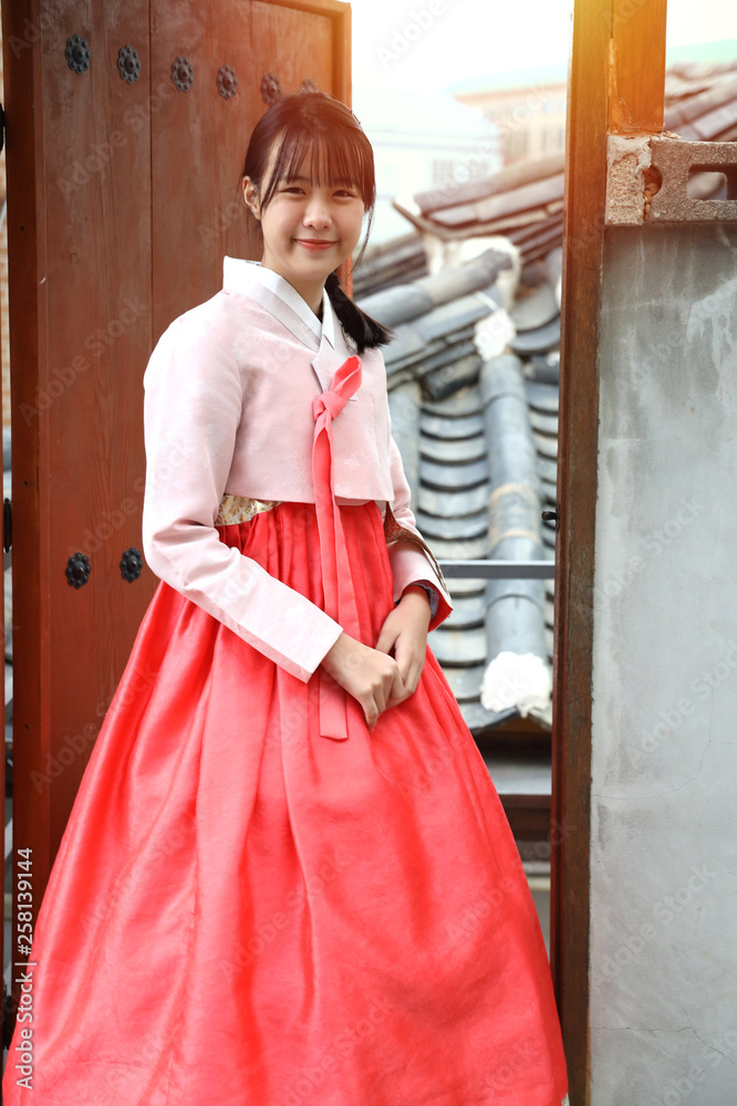 Asian girls wearing hanbok Which is a Korean national dress in the ...