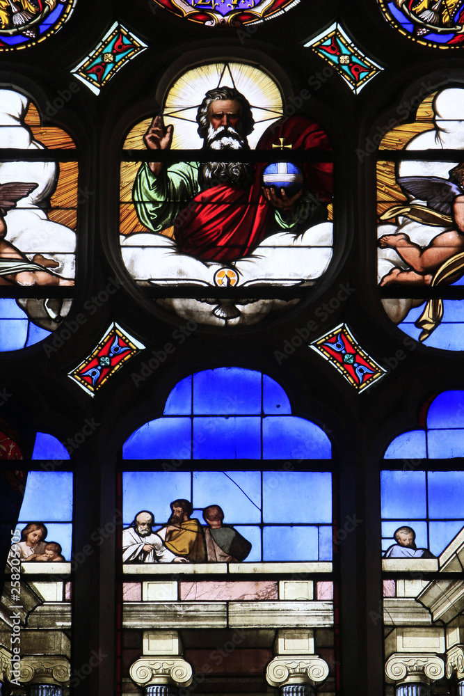 Foto de Le Père Eternel. Vitrail. Eglise Sainte-Madeleine. Montargis ...