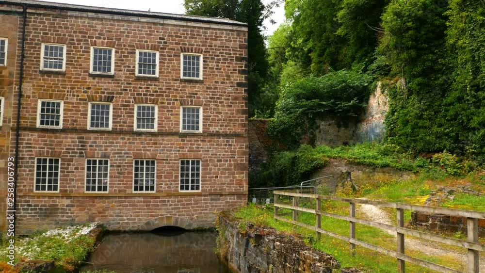 Vidéo Stock Main building of the Richard Arkwright's Cromford Mill ...
