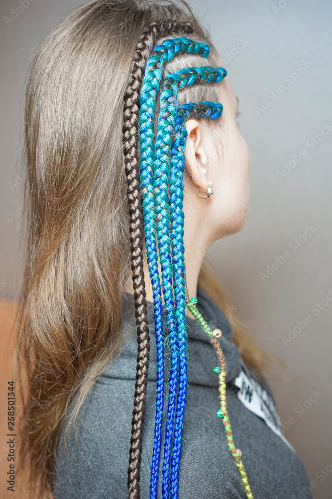 brades on the temple, drawings of hair with Kanekalon, temple braided ...