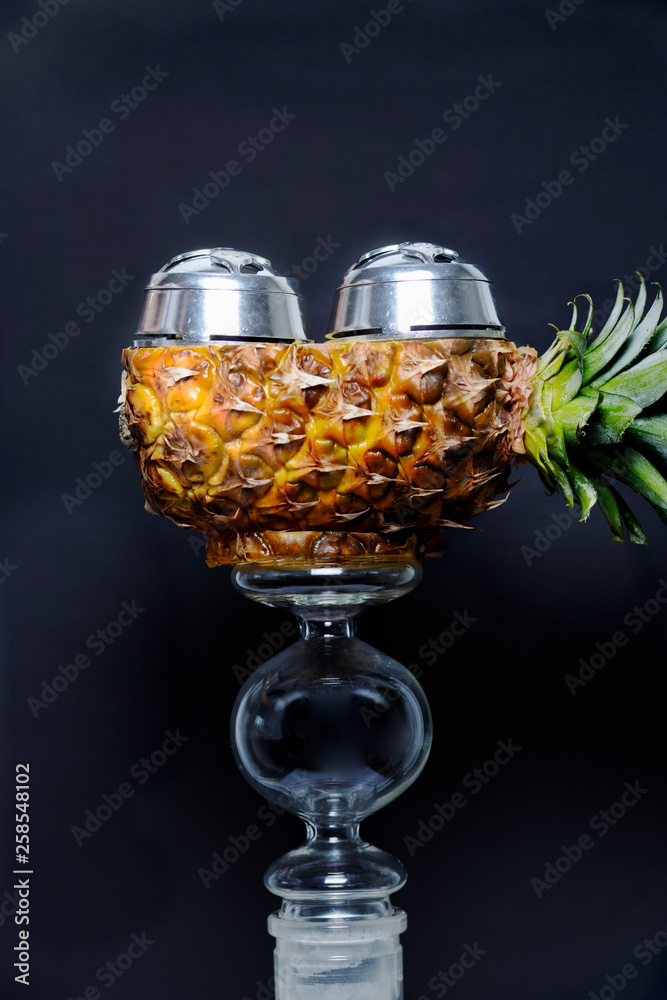 DEEZER TANK GLASS HOOKAH Pineapple Ananas head of glass on dark black ...