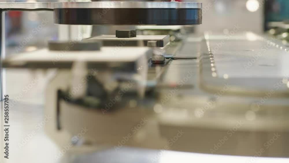 Automated control system with flash light on high speed conveyor belt ...