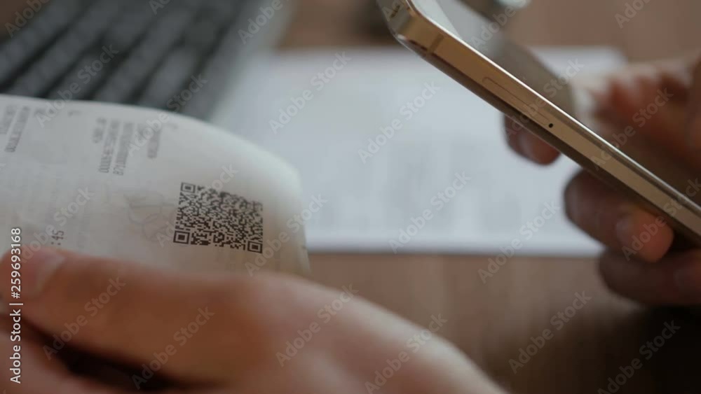 A man scans the QR code on a check from a supermarket. Stock ビデオ ...