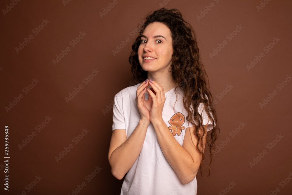 Portrait of sly, scheming woman plotting something isolated on brown ...