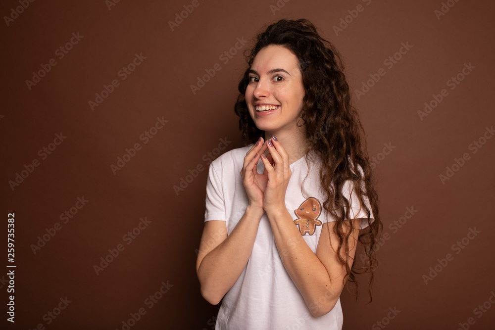 Portrait of sly, scheming woman plotting something isolated on brown ...
