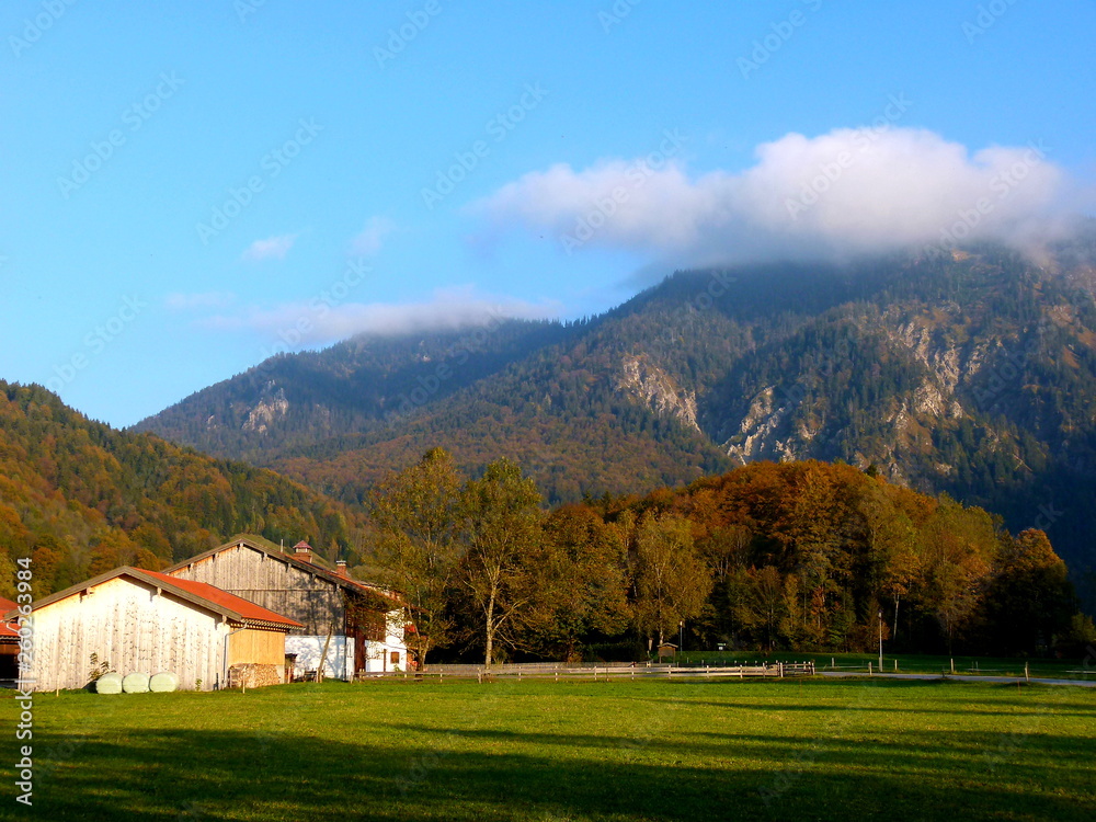 Wiese mit Scheune und Herbstwald und Berge mit blauem als Hintergrund Stock Photo | Adobe Stock