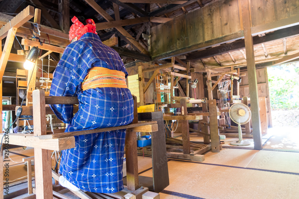 Japanese girl are weaving the original method with loom weaving, cotton ...