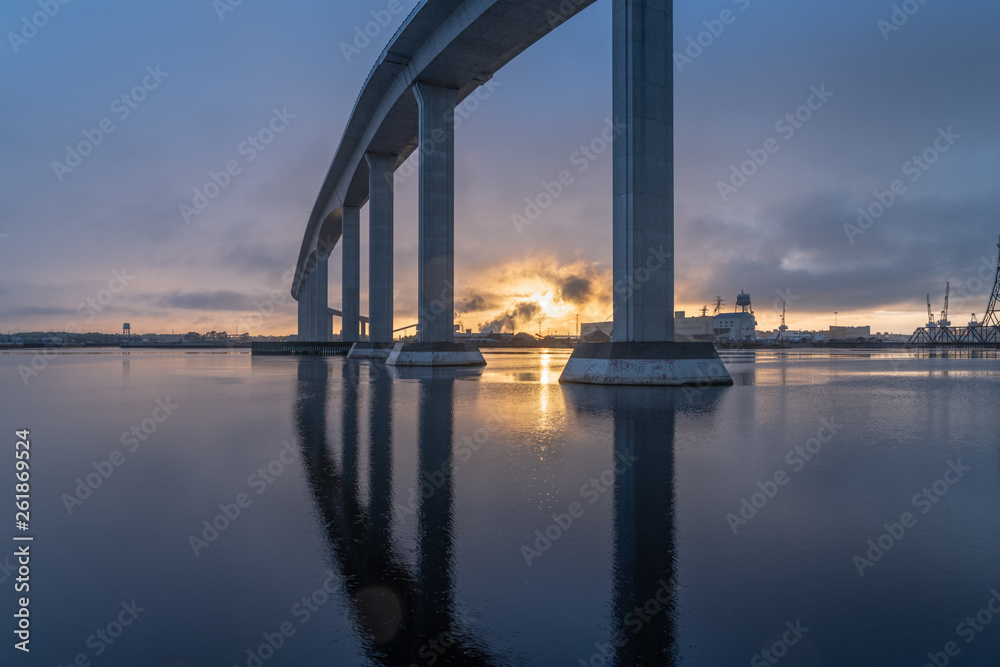 Foto de The massive Jordan Bridge over the Elizabeth River in Virginia ...
