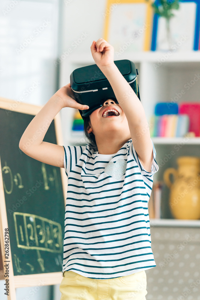 Preshool kids wearing virtual reality headset in classroom Stock Photo ...
