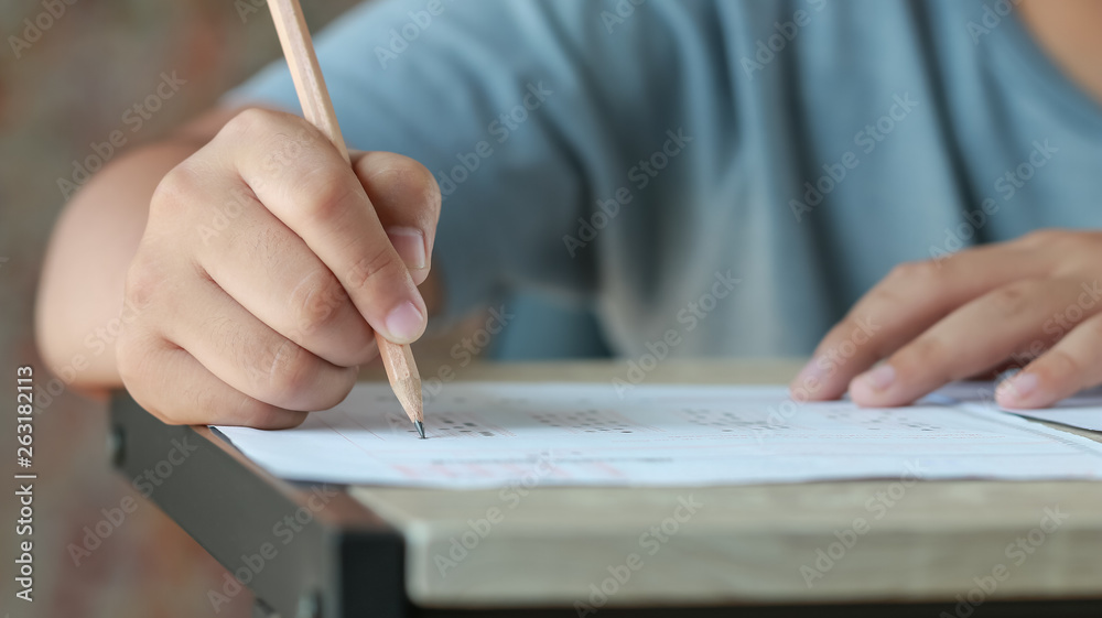 Exam test school or university concept : Hand student holding pencil ...